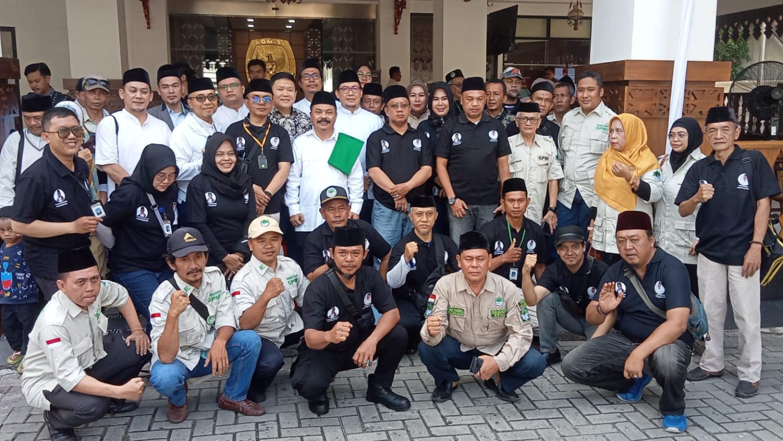 Dikawal Ratusan Simpatisan Syarif Hidayatullah Daftarkan Diri Sebagai ...